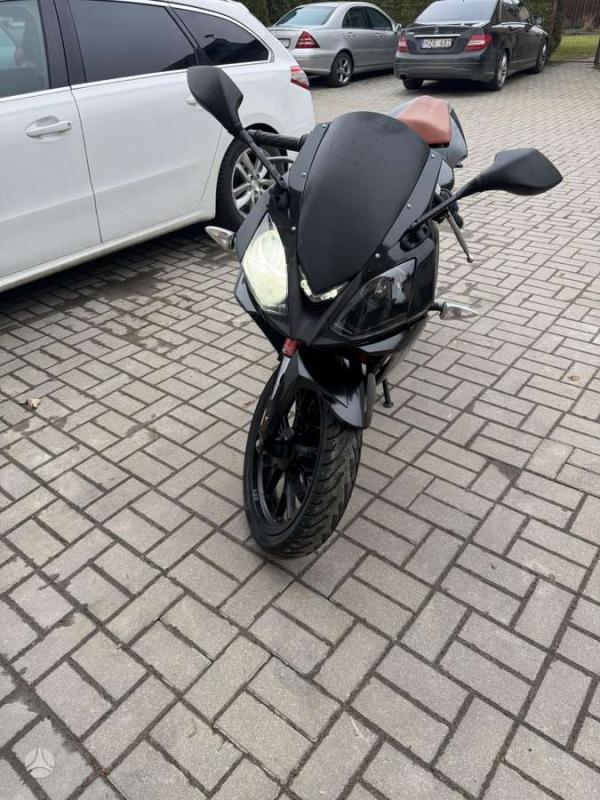 Black Derbi GPR 2012 in Kaunas, with an engine capacity of 0.13 L and mileage of 30 thousand km for 1350 €, photo 9 on AUTOMOTO.COM.LV