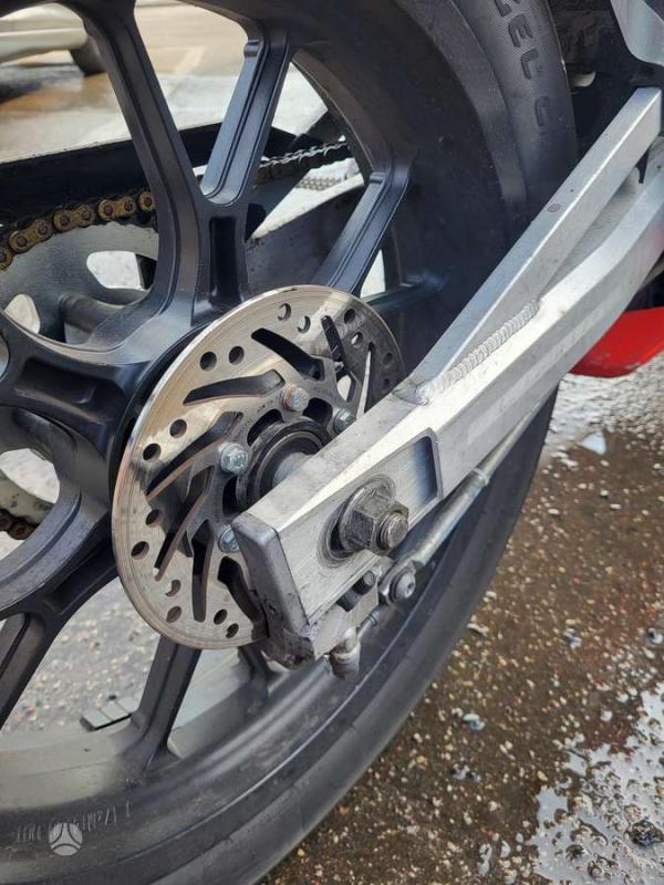 Sarkans Derbi GPR 2005 Viļņa, ar dzinēja tilpumu 0.13 L un nobraukumu 3 tūkst. km par 1500 €, foto 5 vietnē AUTOMOTO.COM.LV