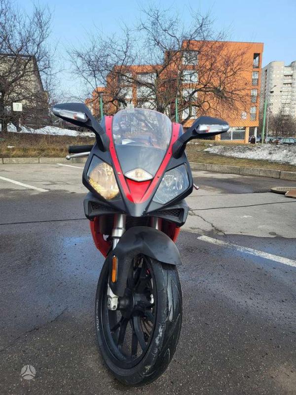 Красный Derbi GPR 2005 в Вильнюс, объемом двигателя 0.13 л и пробегом 3 тыс. км за 1500 €, фото 2 на AUTOMOTO.COM.LV