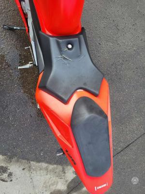 Sarkans Derbi GPR 2005 Viļņa, ar dzinēja tilpumu 0.13 L un nobraukumu 3 tūkst. km par 1500 €, foto 4 vietnē AUTOMOTO.COM.LV