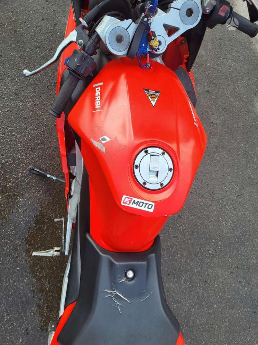 Sarkans Derbi GPR 2005 Viļņa, ar dzinēja tilpumu 0.13 L un nobraukumu 3 tūkst. km par 1500 €, foto 5 vietnē AUTOMOTO.COM.LV