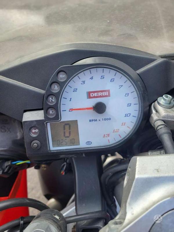 Красный Derbi GPR 2005 в Вильнюс, объемом двигателя 0.13 л и пробегом 3 тыс. км за 1500 €, фото 8 на AUTOMOTO.COM.LV