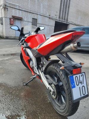 Sarkans Derbi GPR 2005 Viļņa, ar dzinēja tilpumu 0.13 L un nobraukumu 3 tūkst. km par 1500 €, foto 9 vietnē AUTOMOTO.COM.LV