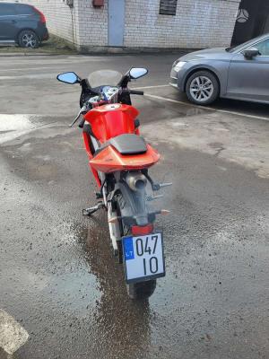 Sarkans Derbi GPR 2005 Viļņa, ar dzinēja tilpumu 0.13 L un nobraukumu 3 tūkst. km par 1500 €, foto 11 vietnē AUTOMOTO.COM.LV