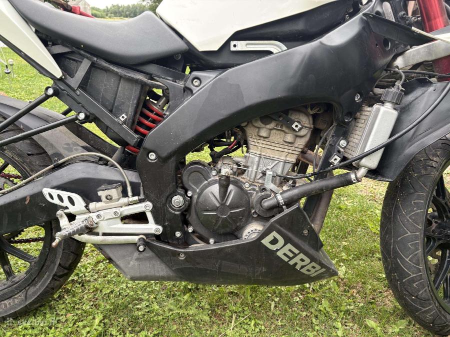 White Derbi GPR 2011 in Pasvalys, with an engine capacity of 0.13 L and mileage of 18 thousand km for 800 €, photo 28 on AUTOMOTO.COM.LV
