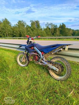 Black Derbi Senda 2004 in Utena, with an engine capacity of 0.05 L and mileage of 27 thousand km for 1100 €, photo 3 on AUTOMOTO.COM.LV