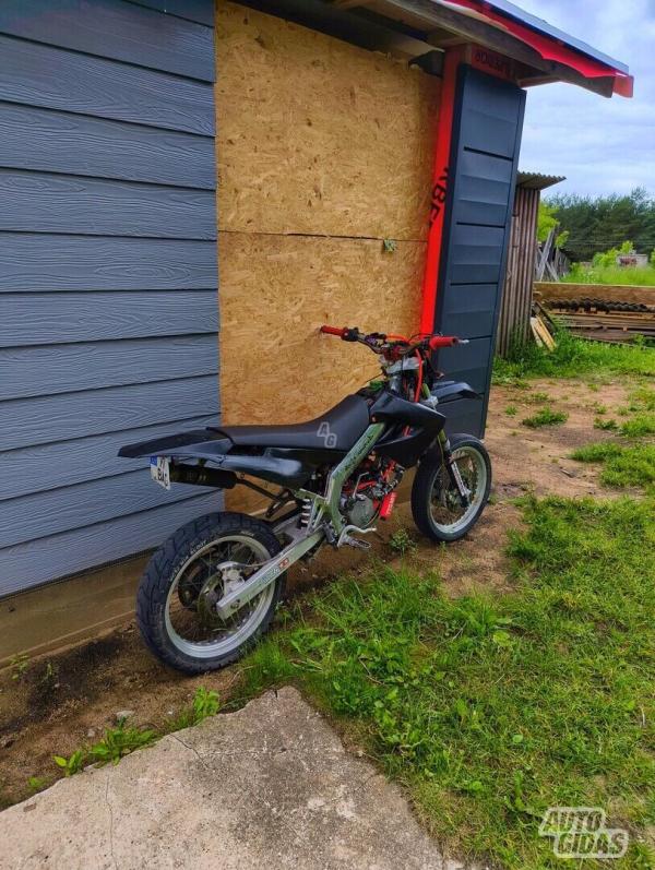 Melns Derbi Senda 2004 Utena, ar dzinēja tilpumu 0.05 L un nobraukumu 27 tūkst. km par 1100 €, foto 4 vietnē AUTOMOTO.COM.LV