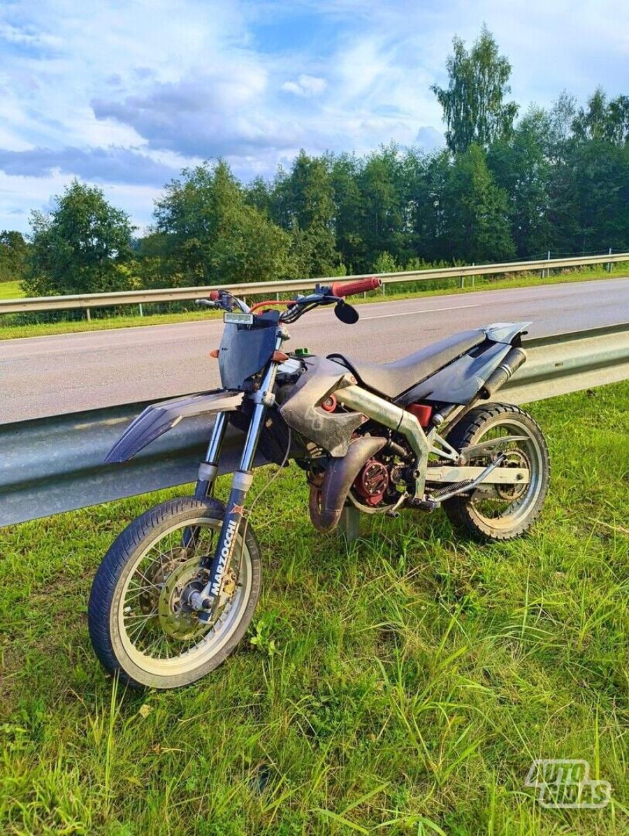 Black Derbi Senda 2004 in Utena, with an engine capacity of 0.05 L and mileage of 27 thousand km for 1100 €, photo 5 on AUTOMOTO.COM.LV
