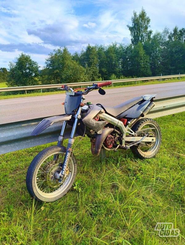 Melns Derbi Senda 2004 Utena, ar dzinēja tilpumu 0.05 L un nobraukumu 27 tūkst. km par 1100 €, foto 5 vietnē AUTOMOTO.COM.LV