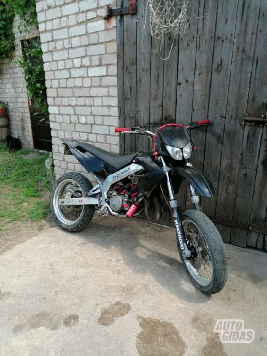Melns Derbi Senda 2004 Utena, ar dzinēja tilpumu 0.05 L un nobraukumu 27 tūkst. km par 1100 €, foto 6 vietnē AUTOMOTO.COM.LV