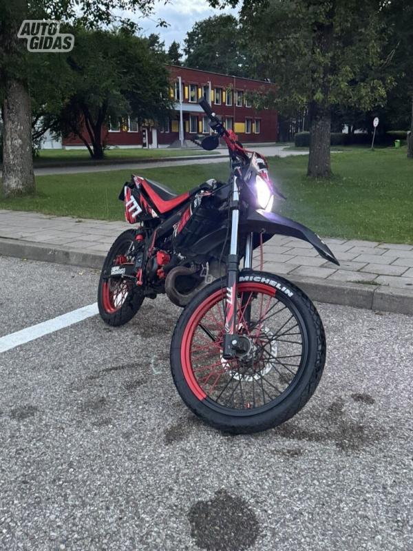 Melns Derbi Senda 2006 Ignalina, ar dzinēja tilpumu 0.05 L un nobraukumu 52 tūkst. km par 1300 €, foto 1 vietnē AUTOMOTO.COM.LV
