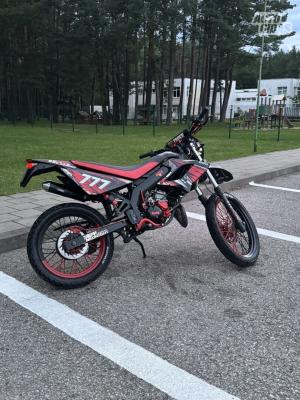 Black Derbi Senda 2006 in Ignalina, with an engine capacity of 0.05 L and mileage of 52 thousand km for 1300 €, photo 3 on AUTOMOTO.COM.LV