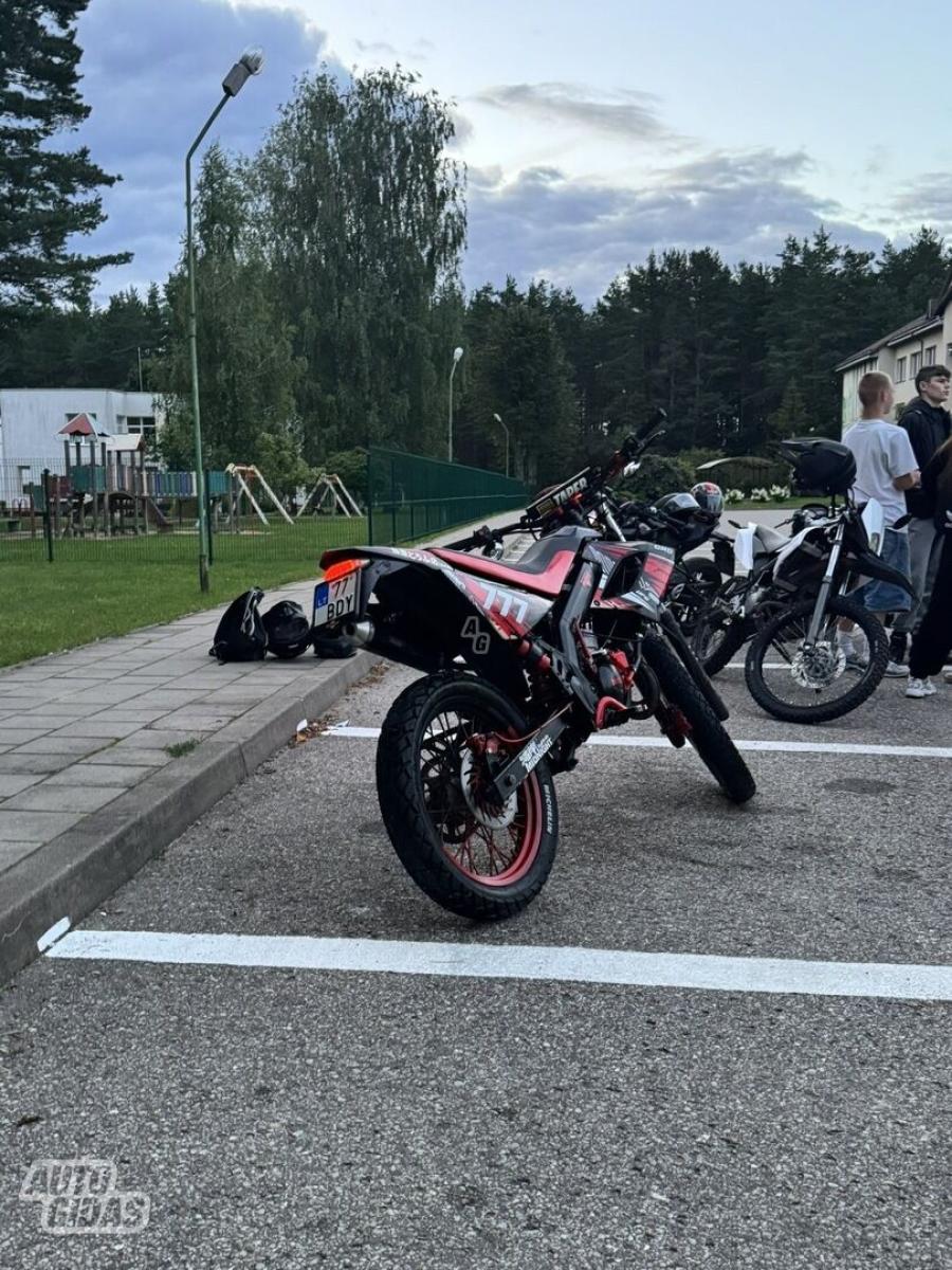 Black Derbi Senda 2006 in Ignalina, with an engine capacity of 0.05 L and mileage of 52 thousand km for 1300 €, photo 4 on AUTOMOTO.COM.LV