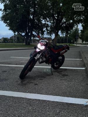 Black Derbi Senda 2006 in Ignalina, with an engine capacity of 0.05 L and mileage of 52 thousand km for 1300 €, photo 6 on AUTOMOTO.COM.LV