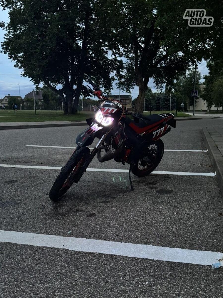 Black Derbi Senda 2006 in Ignalina, with an engine capacity of 0.05 L and mileage of 52 thousand km for 1300 €, photo 6 on AUTOMOTO.COM.LV