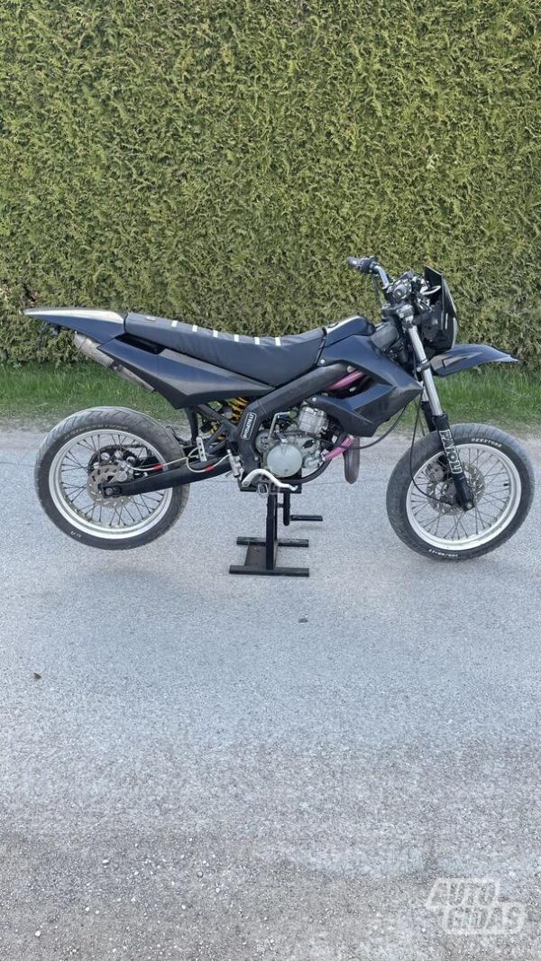 Melns Derbi Senda 2007 Šilalė, ar dzinēja tilpumu 0.05 L un nobraukumu 26 tūkst. km par 1350 €, foto 2 vietnē AUTOMOTO.COM.LV