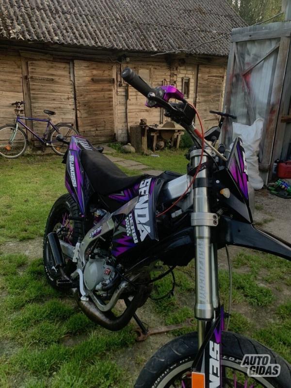 Black Derbi Senda 2007 in Sakiai, with an engine capacity of 0.05 L and mileage of 0 thousand km for 1900 €, photo 3 on AUTOMOTO.COM.LV