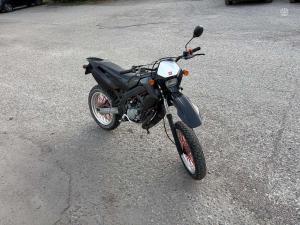 Melns Derbi Senda 2008 Viļņa, ar dzinēja tilpumu 49.00 L un nobraukumu 25 tūkst. km par 1500 €, foto  vietnē AUTOMOTO.COM.LV