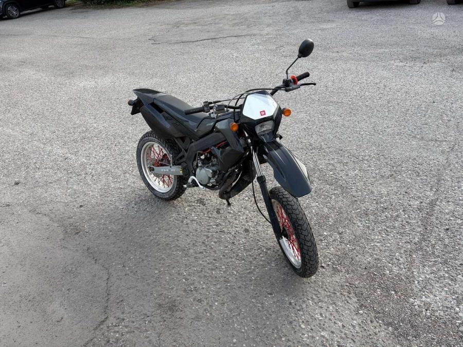 Melns Derbi Senda 2008 Viļņa, ar dzinēja tilpumu 49.00 L un nobraukumu 25 tūkst. km par 1500 €, foto 1 vietnē AUTOMOTO.COM.LV