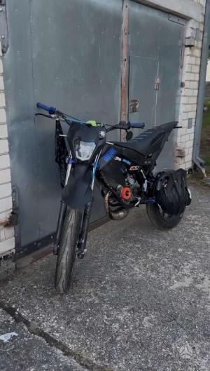 Black Derbi Senda 2008 in Alytus, with an engine capacity of 49.00 L and mileage of 12 thousand km for 2100 €, photo  on AUTOMOTO.COM.LV