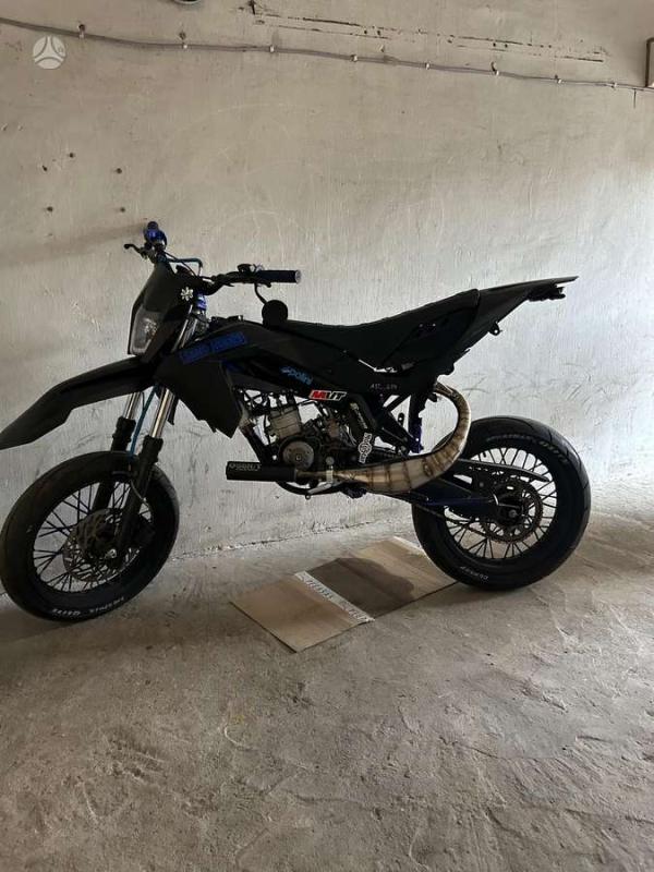Melns Derbi Senda 2008 Alīta, ar dzinēja tilpumu 49.00 L un nobraukumu 12 tūkst. km par 2100 €, foto 3 vietnē AUTOMOTO.COM.LV