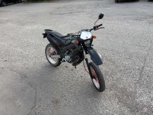 Melns Derbi Senda 2008 Viļņa, ar dzinēja tilpumu 50.00 L un nobraukumu 25 tūkst. km par 1300 €, foto  vietnē AUTOMOTO.COM.LV