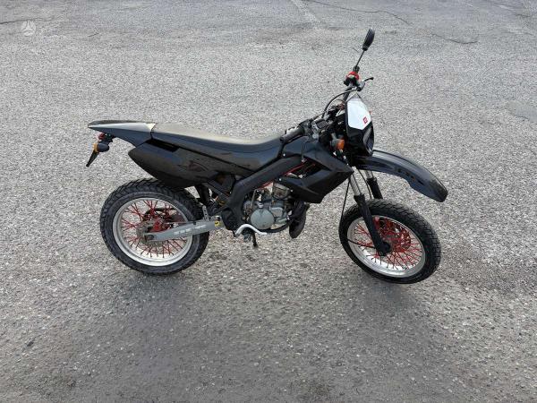 Melns Derbi Senda 2008 Viļņa, ar dzinēja tilpumu 50.00 L un nobraukumu 25 tūkst. km par 1300 €, foto 2 vietnē AUTOMOTO.COM.LV