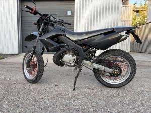 Melns Derbi Senda 2008 Viļņa, ar dzinēja tilpumu 50.00 L un nobraukumu 25 tūkst. km par 1300 €, foto 6 vietnē AUTOMOTO.COM.LV