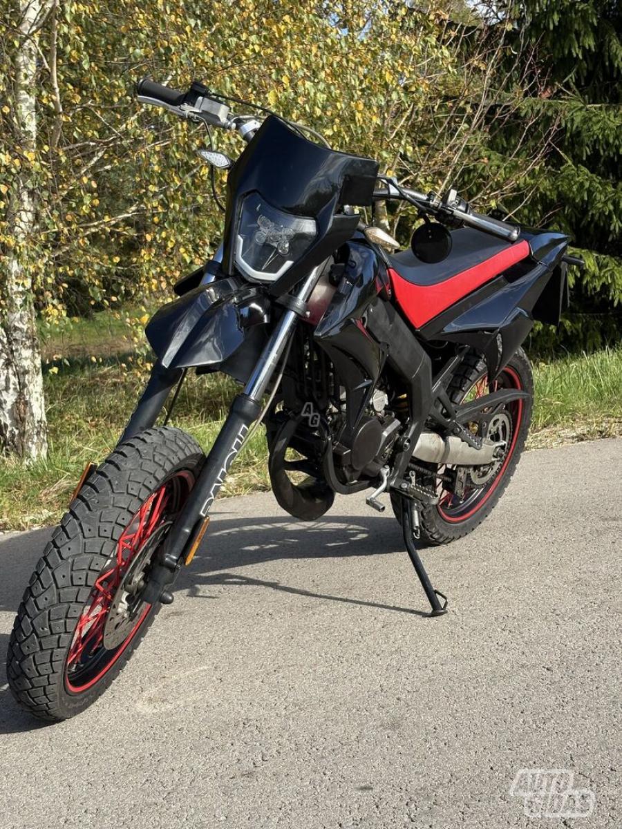 Melns Derbi Senda 2008 Radviliškis, ar dzinēja tilpumu 0.05 L un nobraukumu 17 tūkst. km par 1700 €, foto 1 vietnē AUTOMOTO.COM.LV