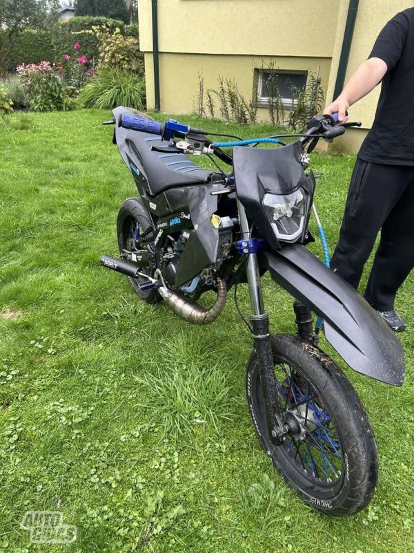 Melns Derbi Senda 2008 Alīta, ar dzinēja tilpumu 0.05 L un nobraukumu 12 tūkst. km par 1900 €, foto 3 vietnē AUTOMOTO.COM.LV