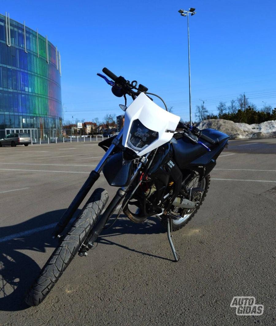 Black Derbi Senda 2009 in Siauliai, with an engine capacity of 0.05 L and mileage of 11 thousand km for 1500 €, photo 1 on AUTOMOTO.COM.LV