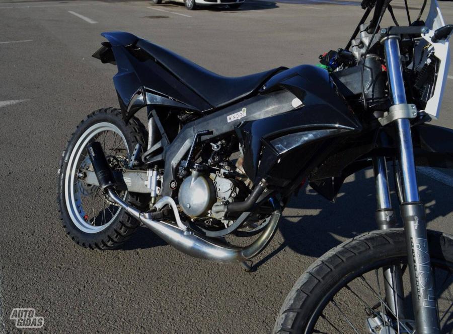 Black Derbi Senda 2009 in Siauliai, with an engine capacity of 0.05 L and mileage of 11 thousand km for 1500 €, photo 3 on AUTOMOTO.COM.LV