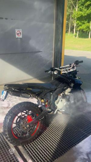 Melns Derbi Senda 2009 Utena, ar dzinēja tilpumu 49.00 L un nobraukumu 17 tūkst. km par 1450 €, foto  vietnē AUTOMOTO.COM.LV