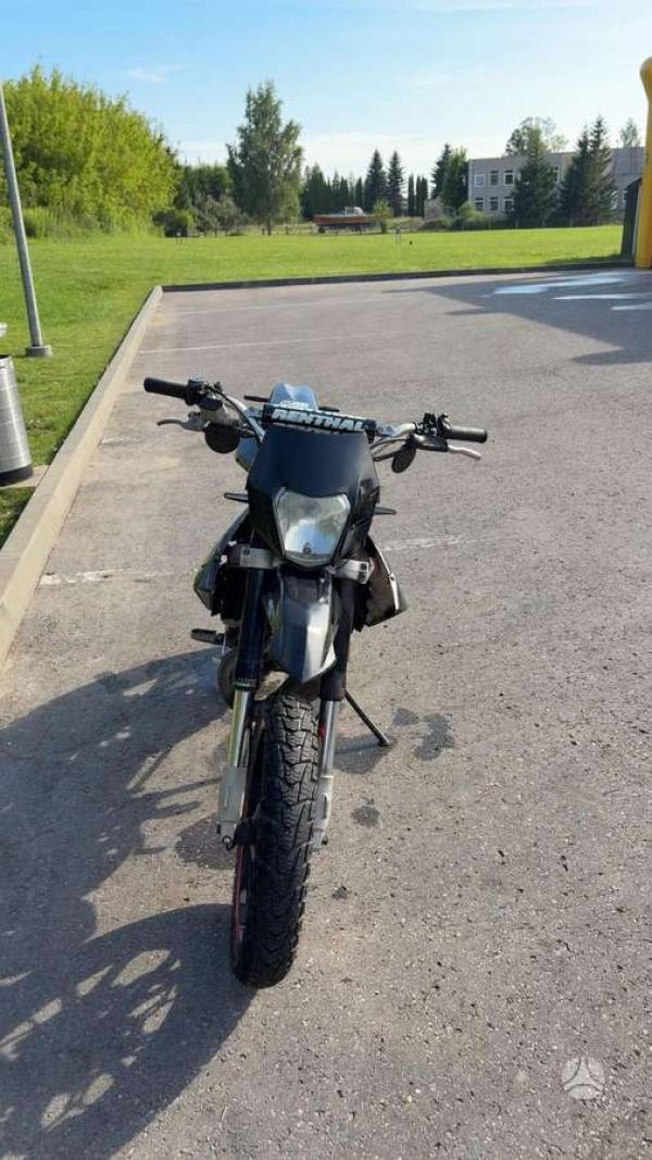 Melns Derbi Senda 2009 Utena, ar dzinēja tilpumu 49.00 L un nobraukumu 17 tūkst. km par 1450 €, foto 2 vietnē AUTOMOTO.COM.LV