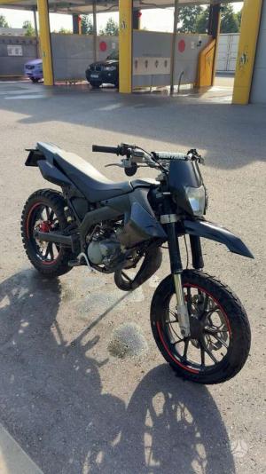 Черный Derbi Senda 2009 в Утена, объемом двигателя 49.00 л и пробегом 17 тыс. км за 1450 €, фото 6 на AUTOMOTO.COM.LV