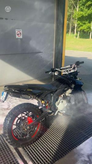 Black Derbi Senda 2009 in Utena, with an engine capacity of 49.00 L and mileage of 17 thousand km for 1450 €, photo  on AUTOMOTO.COM.LV