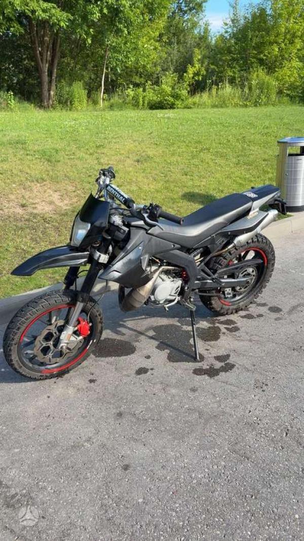 Melns Derbi Senda 2009 Utena, ar dzinēja tilpumu 49.00 L un nobraukumu 17 tūkst. km par 1450 €, foto 7 vietnē AUTOMOTO.COM.LV