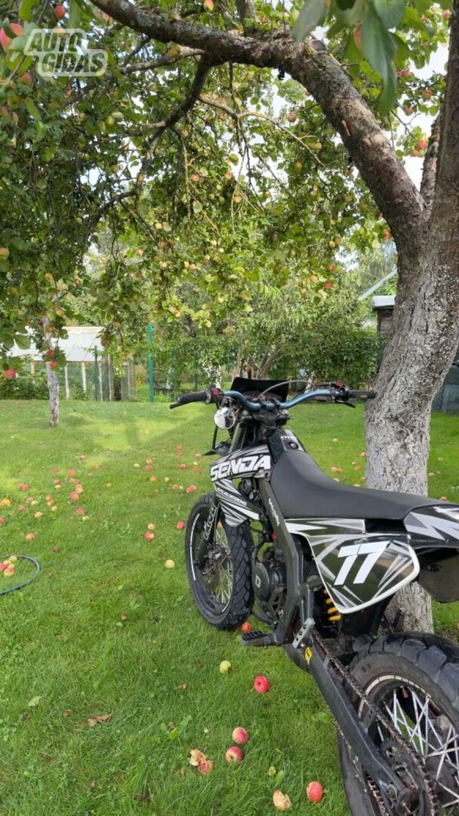 Black Derbi Senda 2009 in Klaipeda, with an engine capacity of 0.05 L and mileage of 40 thousand km for 1400 €, photo 1 on AUTOMOTO.COM.LV