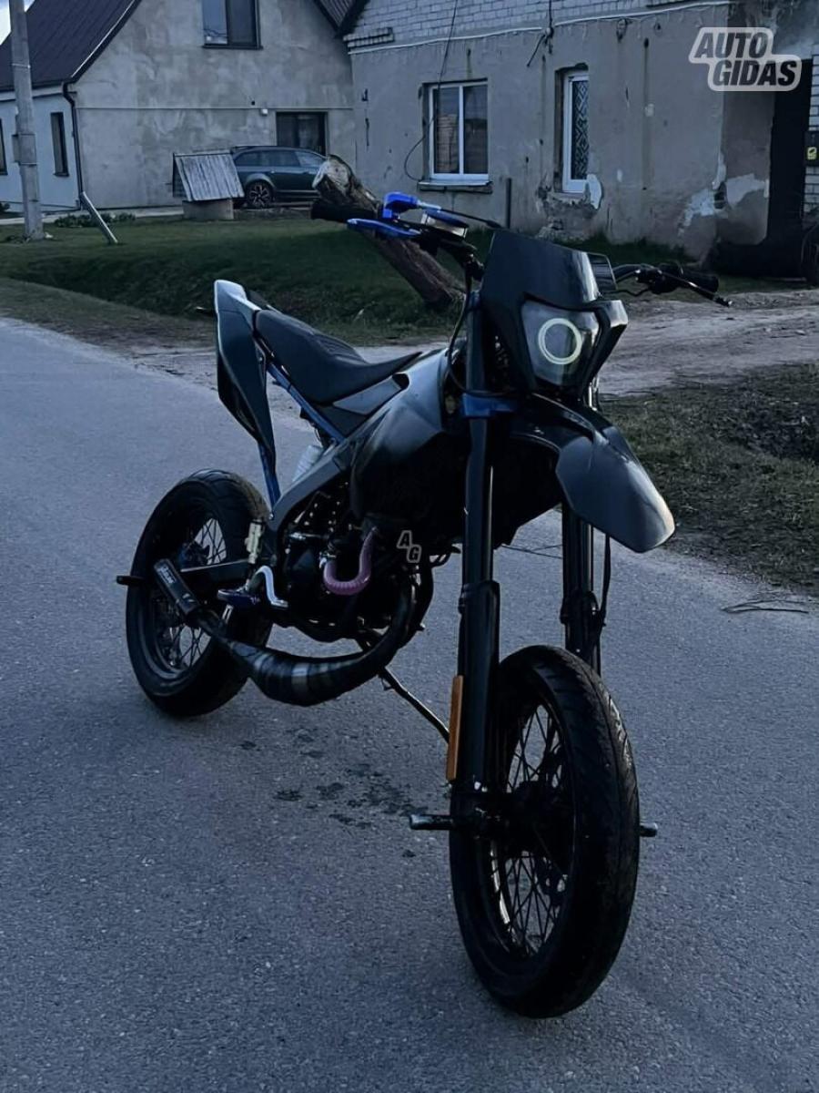 Melns Derbi Senda 2010 Kaišiadorys, ar dzinēja tilpumu 0.05 L un nobraukumu 29 tūkst. km par 2300 €, foto 1 vietnē AUTOMOTO.COM.LV