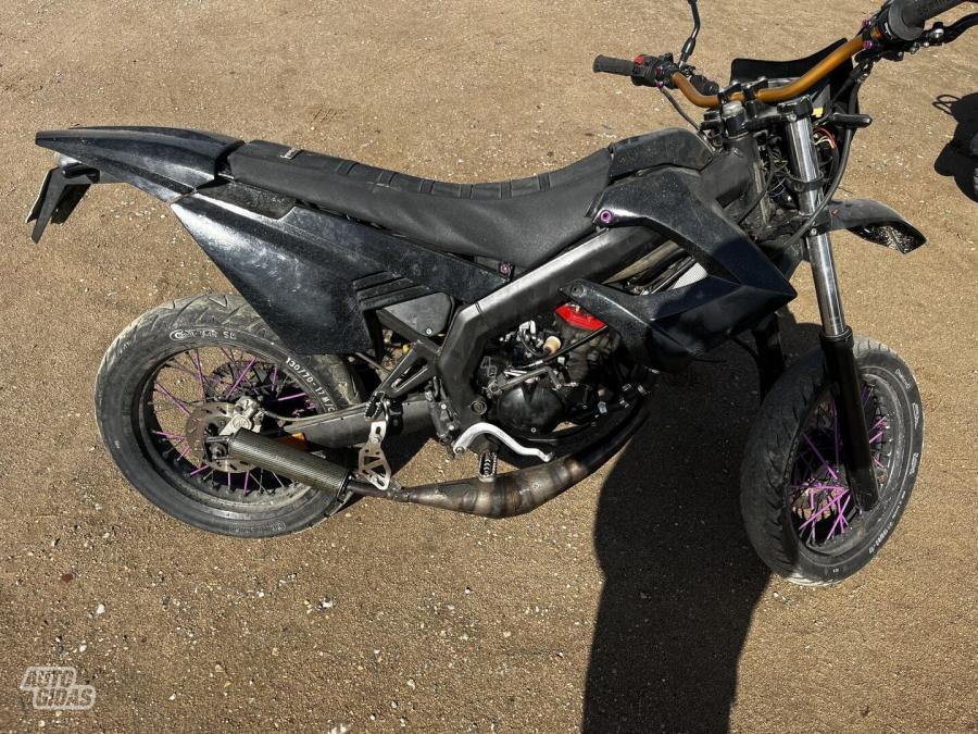 Black Derbi Senda 2011 in Kelme, with an engine capacity of 0.05 L and mileage of 0 thousand km for 1050 €, photo 4 on AUTOMOTO.COM.LV