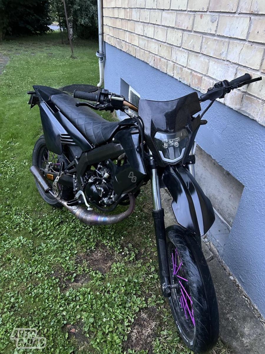 Black Derbi Senda 2011 in Vilnius, with an engine capacity of 0.07 L and mileage of 30 thousand km for 1400 €, photo 3 on AUTOMOTO.COM.LV