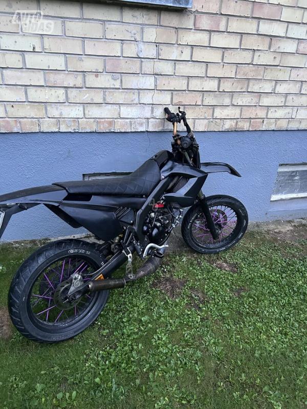 Black Derbi Senda 2011 in Vilnius, with an engine capacity of 0.07 L and mileage of 30 thousand km for 1400 €, photo 3 on AUTOMOTO.COM.LV