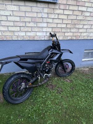 Black Derbi Senda 2011 in Vilnius, with an engine capacity of 0.07 L and mileage of 30 thousand km for 1400 €, photo 4 on AUTOMOTO.COM.LV