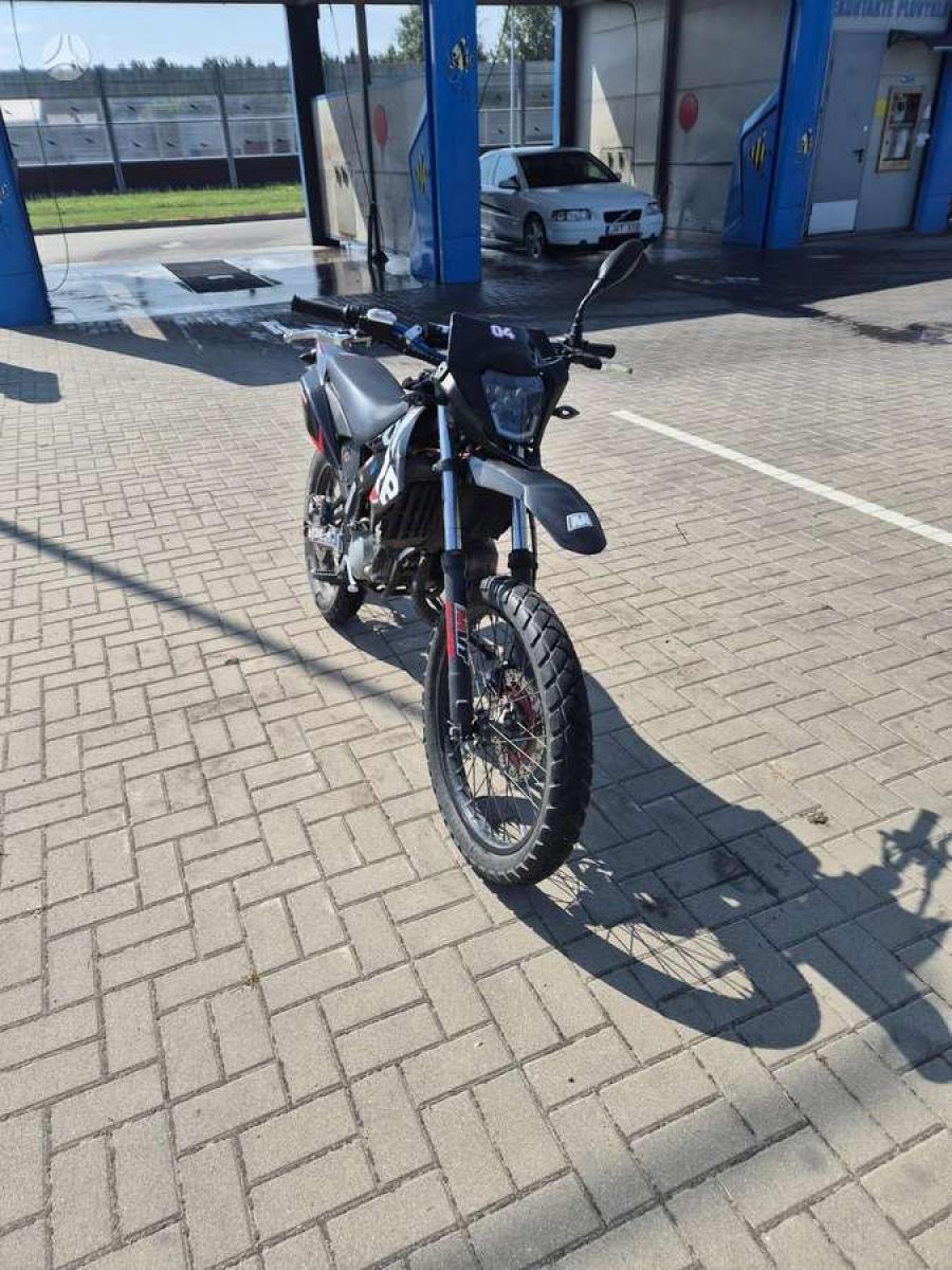 Black Derbi Senda 2011 in Kazlu Ruda, with an engine capacity of 50.00 L and mileage of 10 thousand km for 1850 €, photo 1 on AUTOMOTO.COM.LV