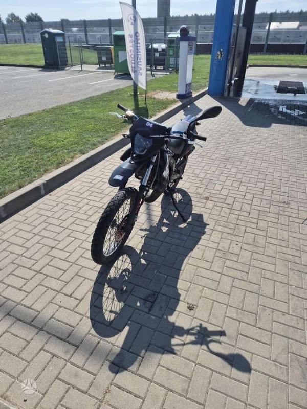 Black Derbi Senda 2011 in Kazlu Ruda, with an engine capacity of 50.00 L and mileage of 10 thousand km for 1850 €, photo 3 on AUTOMOTO.COM.LV