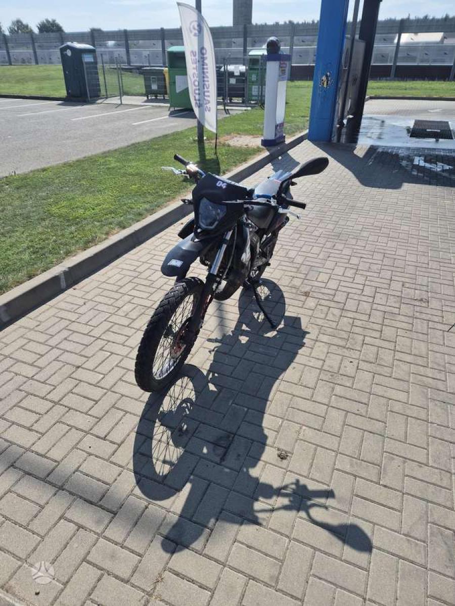 Black Derbi Senda 2011 in Kazlu Ruda, with an engine capacity of 50.00 L and mileage of 10 thousand km for 1850 €, photo 3 on AUTOMOTO.COM.LV