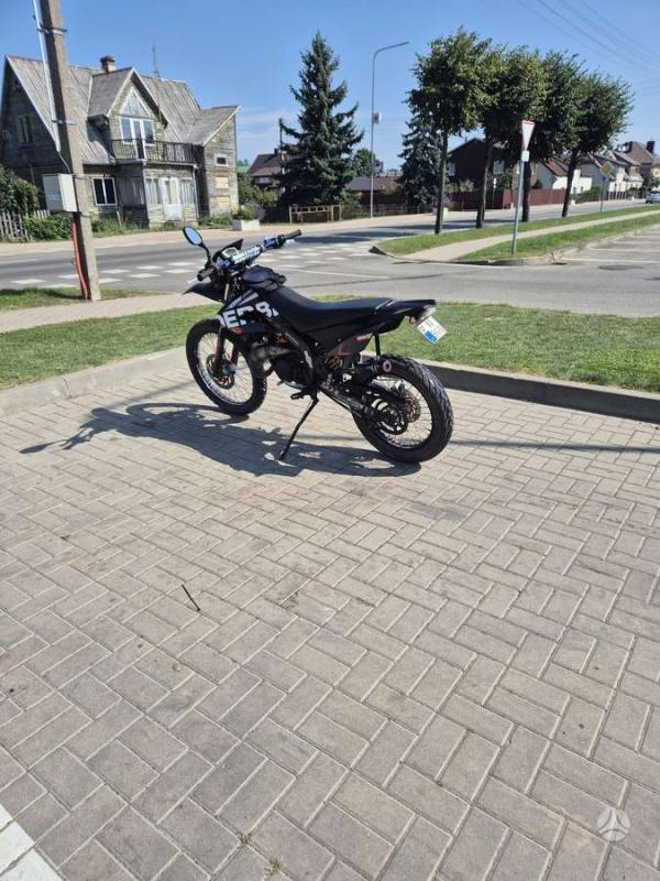 Black Derbi Senda 2011 in Kazlu Ruda, with an engine capacity of 50.00 L and mileage of 10 thousand km for 1850 €, photo 4 on AUTOMOTO.COM.LV