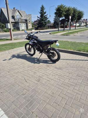 Black Derbi Senda 2011 in Kazlu Ruda, with an engine capacity of 50.00 L and mileage of 10 thousand km for 1850 €, photo 4 on AUTOMOTO.COM.LV