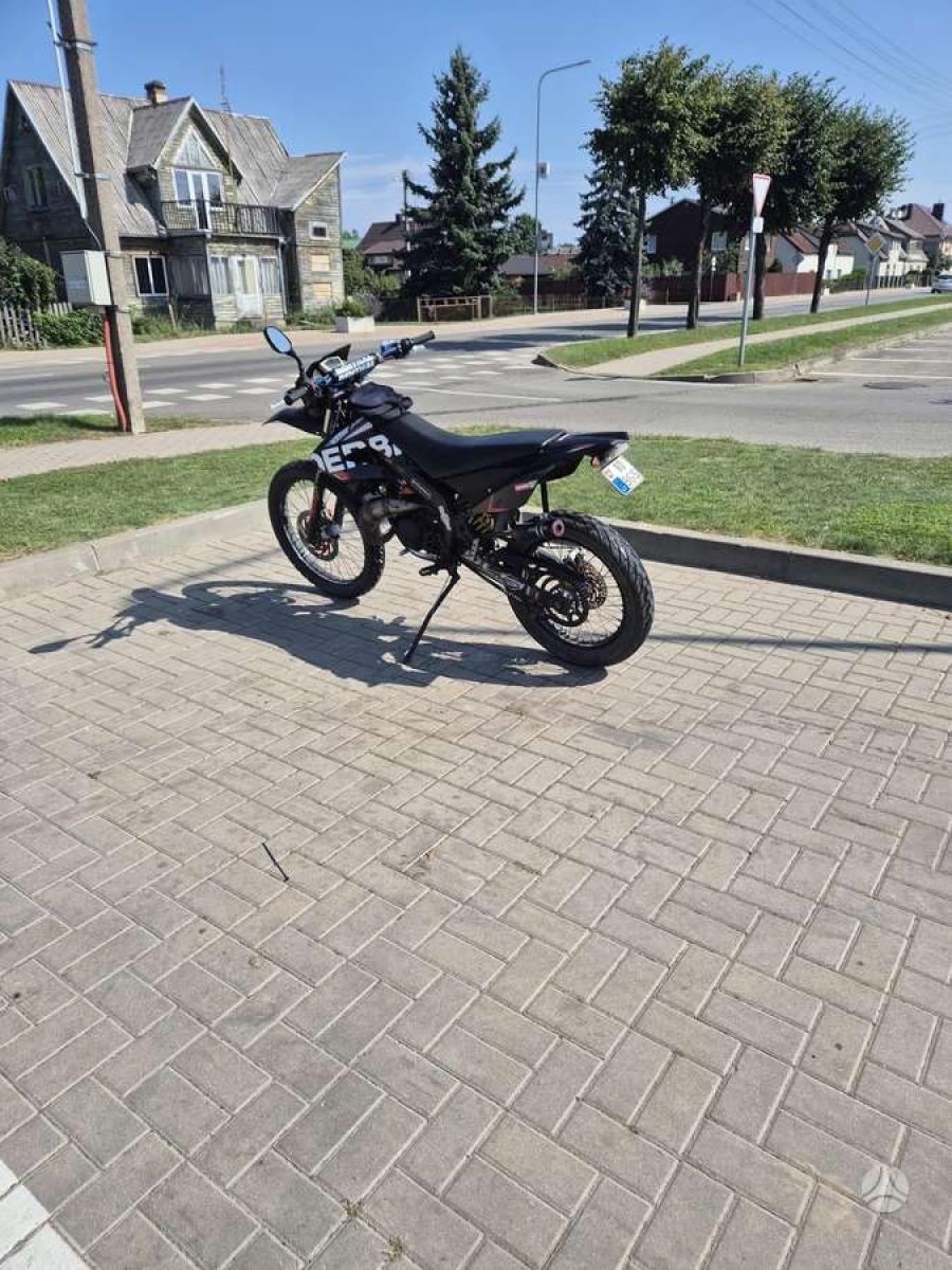 Black Derbi Senda 2011 in Kazlu Ruda, with an engine capacity of 50.00 L and mileage of 10 thousand km for 1850 €, photo 4 on AUTOMOTO.COM.LV