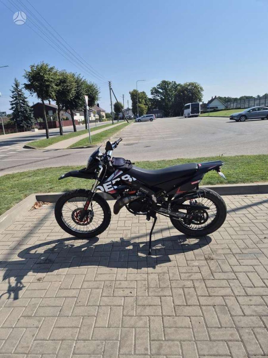 Black Derbi Senda 2011 in Kazlu Ruda, with an engine capacity of 50.00 L and mileage of 10 thousand km for 1850 €, photo 6 on AUTOMOTO.COM.LV